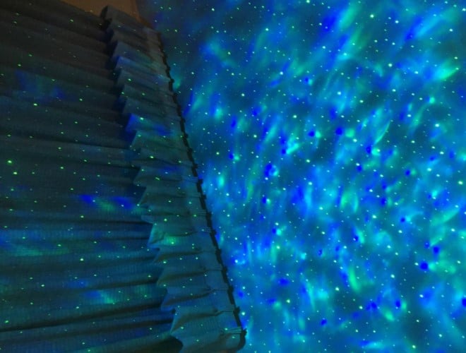 With this northern lights projector, I finally have a galaxy in my ...